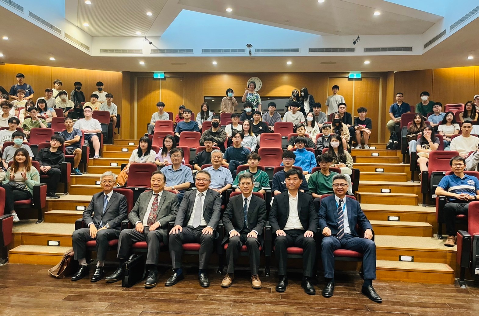 Yu Ding-Lu, President of Applied Materials Taiwan, shared the path to ...